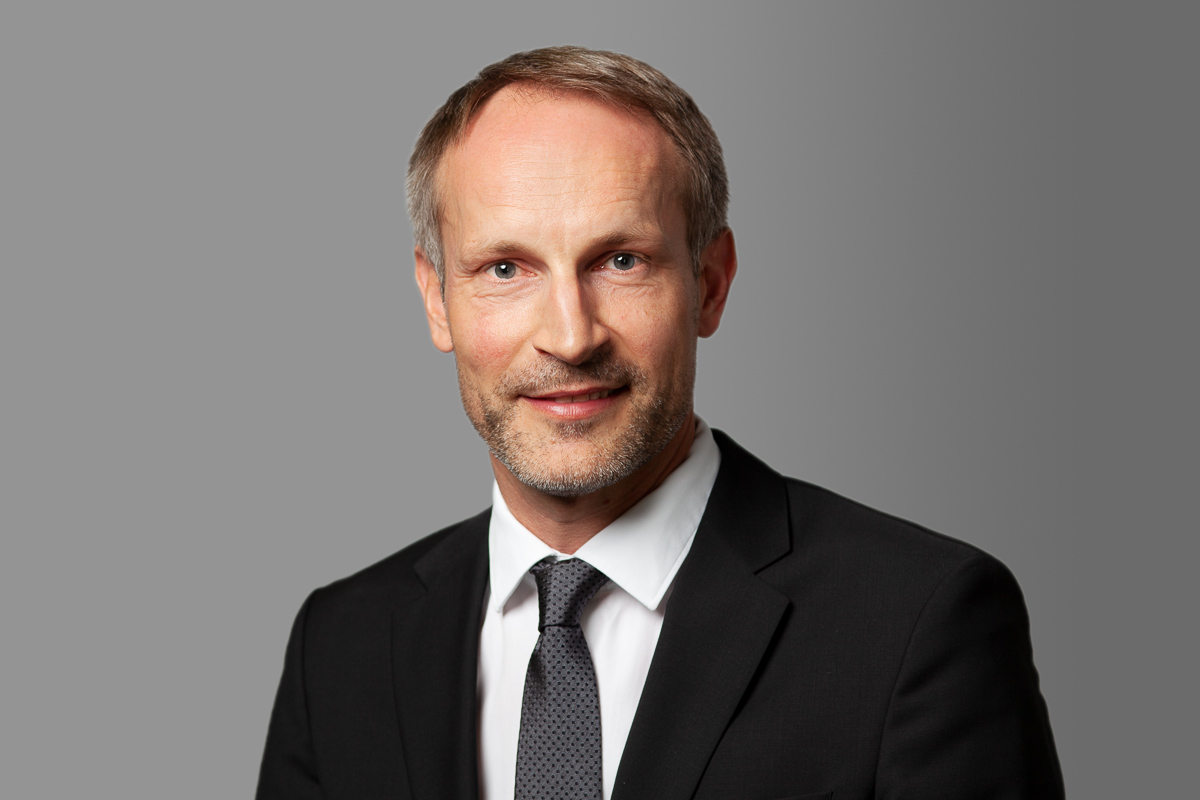 Prof. Dr. Thomas Straub - EMBA University of Geneva